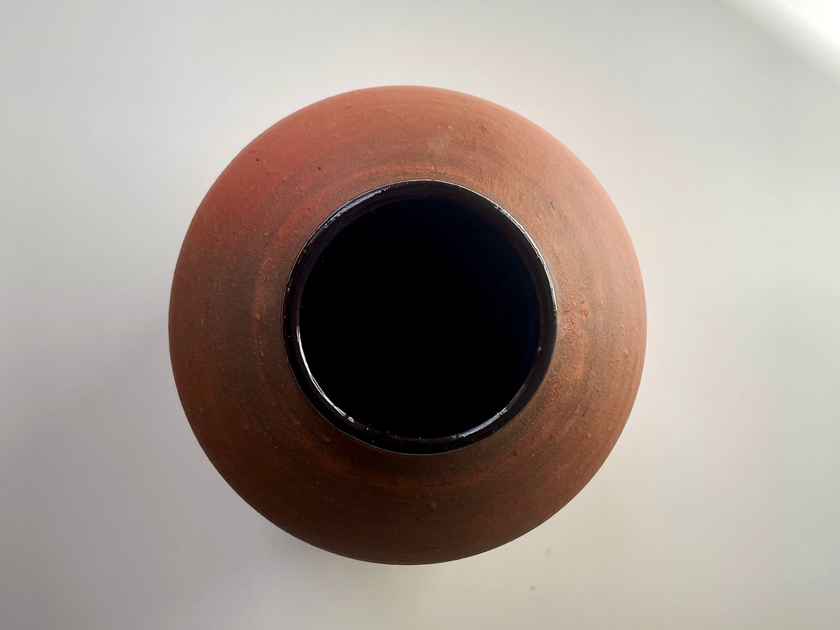 Laurearte Cross Hatch Vase in Red Clay – Plaza Bolívar